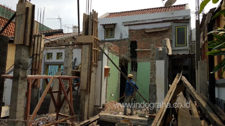 Bongkar-atap-dan-cor-kolom-beton-untuk-lantai-2-rumah-cibubur ...